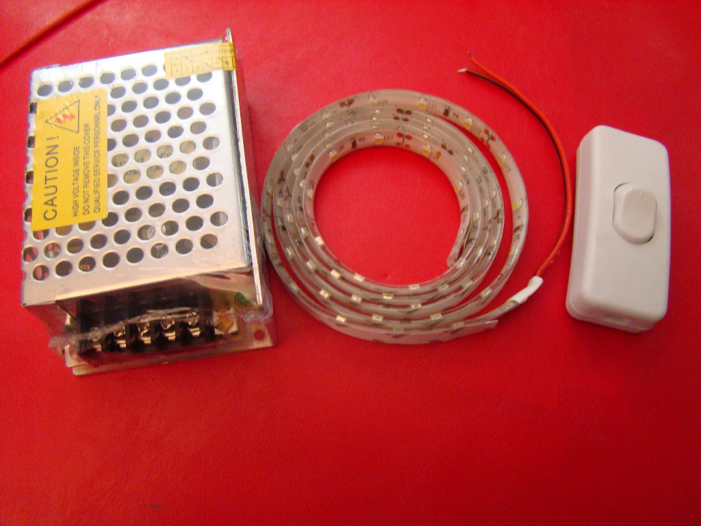 Ensemble d'éclairage a LED 220 VAC/ 12VDC 2 Ampères - Code EL 011