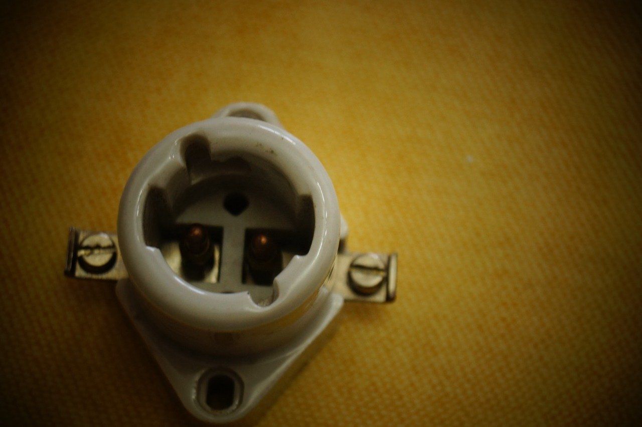 Support d'ampoule B22 porcelaine a fixer - Code VEP 200